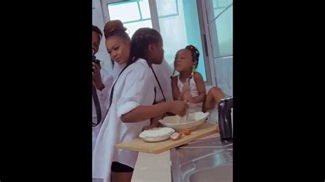 Les filles de Murielle blanche sont très complices - YouTube