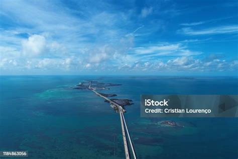 키 웨스트 플로리다 키스 미국에 가는 길에 유명한 다리와 섬의 공중 보기 멋진 풍경 휴가 여행 여행 목적지 열대 풍경 0명에 대한 스톡 사진 및 기타 이미지 Istock