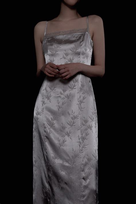 워너비워너미 한정수량 기획특가 실버 메탈릭 실키 슬립드레스 끈 길이 조절 가능