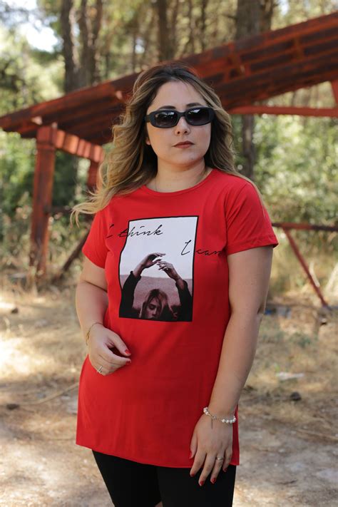 Renkte Butik Renkte Kiz Baskili Yan YirtmaÇli Kirmizi Tshİrt Rnk210704krz