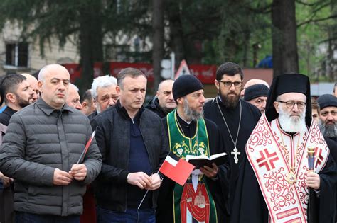 ზესტაფონის მუნიციპალიტეტის მერია ზესტაფონში 9 აპრილის გმირებს პატივი მიაგეს საქართველოს