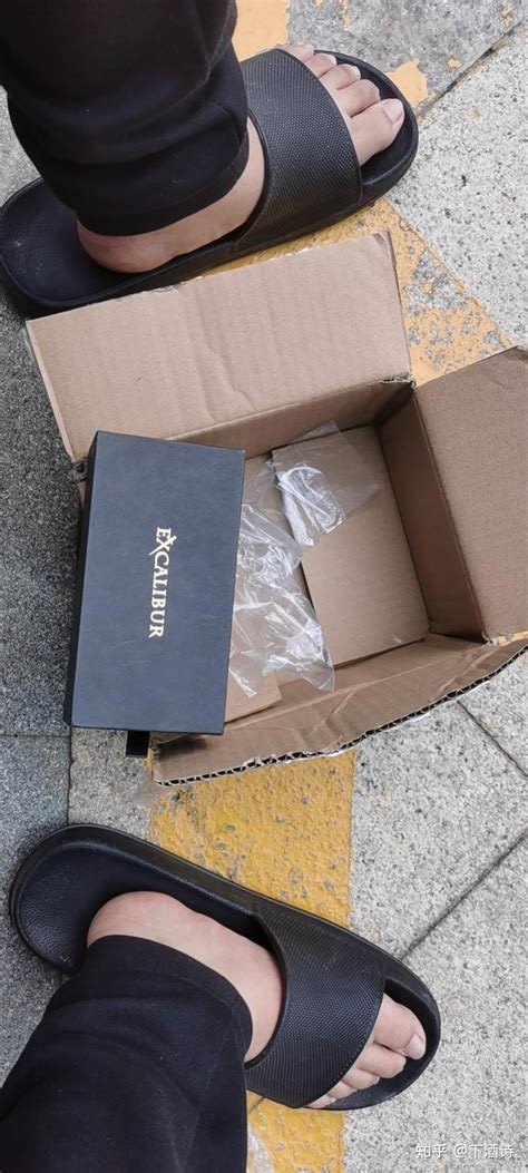 这是什么牌子手表呀，七夕别人送的，想问下多少钱，小白不懂 知乎