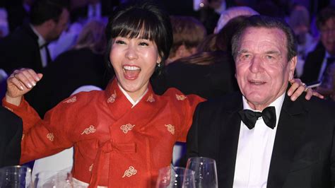 Gerhard Schröder Kulinarische Krisenbewältigung mit Ehefrau Soyeon