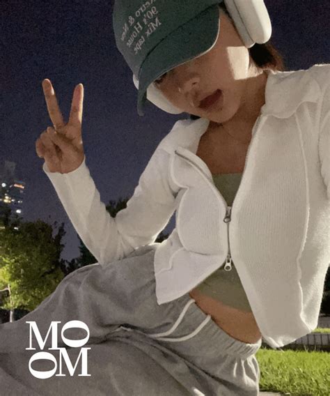 몸매보정데일리 카라 투웨이 절개 크롭 집업 에이블리