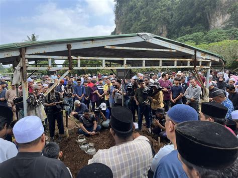Azizul Abu Hanifah Antara Bekas Pemain Perak Hadir Majlis Pengebumian