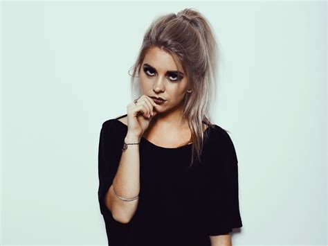 Hear It Live Loa Flirting With Possibility In New Single Regina Leader Post