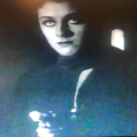 Simmone Howell Simmonehowell On Threads