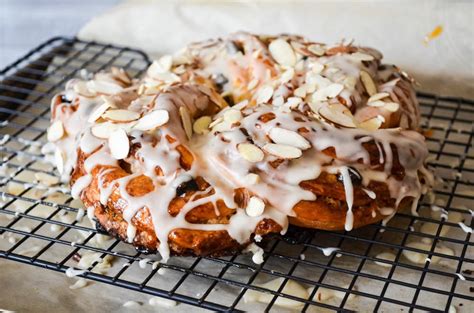 Raisin Pecan Couronne Breakfast Danish Pastries Pecan Danish Ring