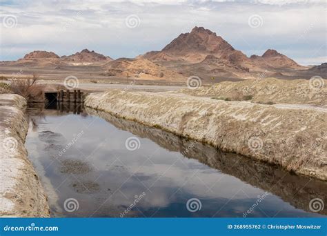 Vista Panorámica De Los Canales De Las Salinas De Bonneville En Wendver