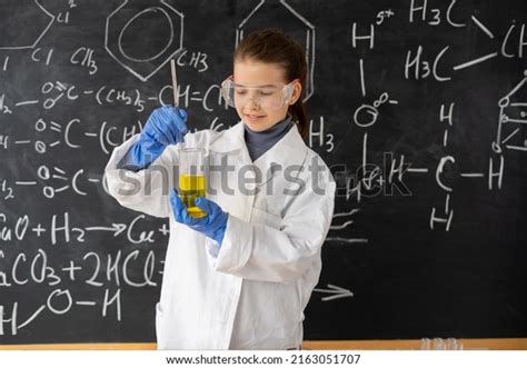 Small Explosion In Lab Más De 107 Fotos De Stock Con Licencia Libres