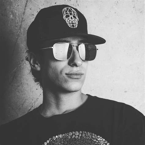 Dleon Listen On Spotify Linktree