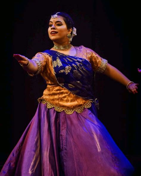 सीढियाँ उन्हें मुबारक हो जिन्हें छत तक जाना हैं। मेरे… richa sah
