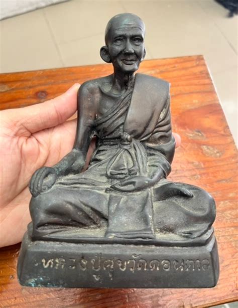 พระบูชารูปเหมือนพระเกจิอาจารย์ เคาะเดียว 1600