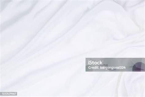부드러운 파도가 있는 흰색 천 배경 추상화 화이트 실크 패브릭 천 배경과 질감의 우아한 구겨진 클로즈업 럭셔리 한 배경 디자인 0명에 대한 스톡 사진 및 기타 이미지