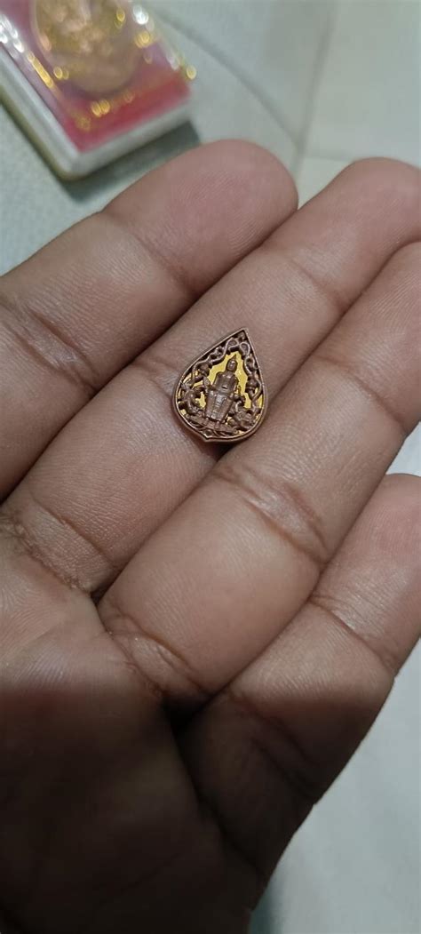 เหรียญหลวงพ่อโตวัดป่าเลไลย์ข้างในฝังแผ่นทอง Ennxo