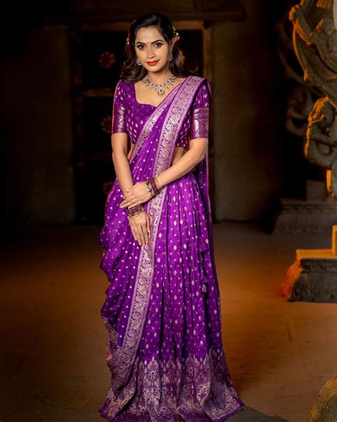 Shobha Shetty పట్టుచీరలో పలకరిస్తున్న శోభా శెట్టి Namasthe Telangana