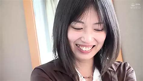 12 个小乳房妻子的合集，尽管她们成熟但没有成长。 8 Xhamster