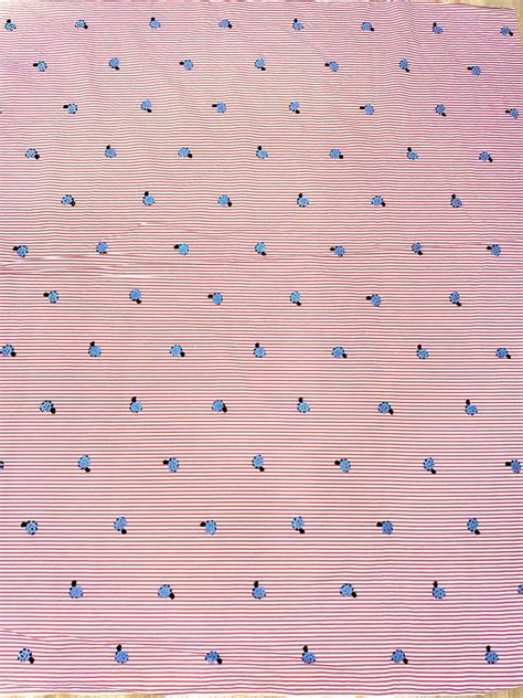 Dok Me Vija Te Kuqe Dhe Lule Te Qendisura Dimal Tekstil Metrazhe Dhe Aksesorë Për Rrobaqepësi