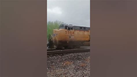Brand New Cit Sd40 2 On A Up Manifest Youtube