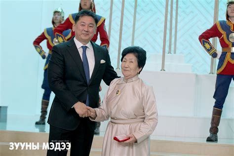 ФОТО Олон улсын сувилагчдын өдрийг тохиолдуулан төрийн дээд одон медалиар шагналаа