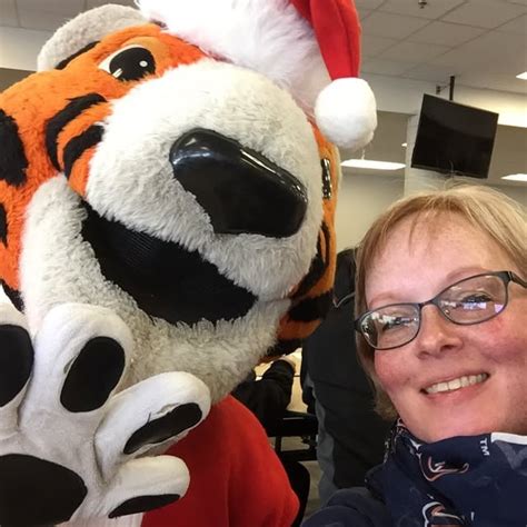 Absolutely No Top Sheet For Me I Get Totally Entangled And Its A Mess To Make The Bed A