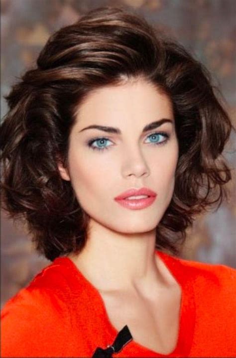 Пишна укладання на середнє волосся 75 фото