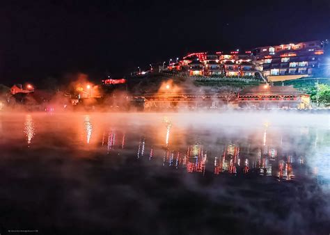 ชมความงดงาม บ้านรักไทย หมู่บ้านท้องถิ่นสไตล์จีนยูนนาน ในยามค่ำ คืน