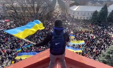 Повяжи жовту стрічку українців закликають приєднатися до руху опору