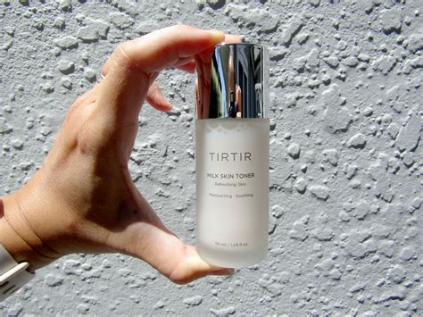 Review Tirtir Milk Skin Toner