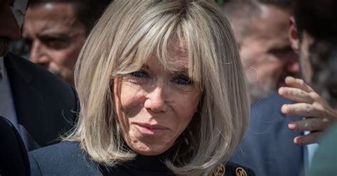 Brigitte Macron Cette Photo Remplie Démotion Affichée Par La Première Dame Dans Son Bureau