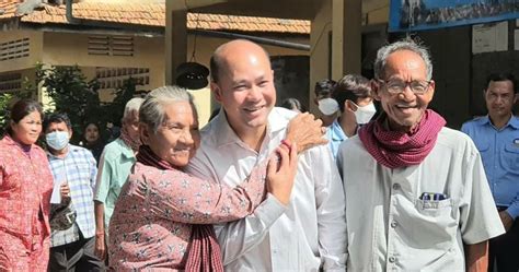 ប្រជាពលរដ្ឋ និងកម្មករ កម្មការិនី ប្រមាណ២ ០០០នាក់ នៅស្រុកបសេដ្ឋ