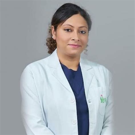 Dr Deepa Dewan Renowned Gynecologist In Gurgaon Safartibbi