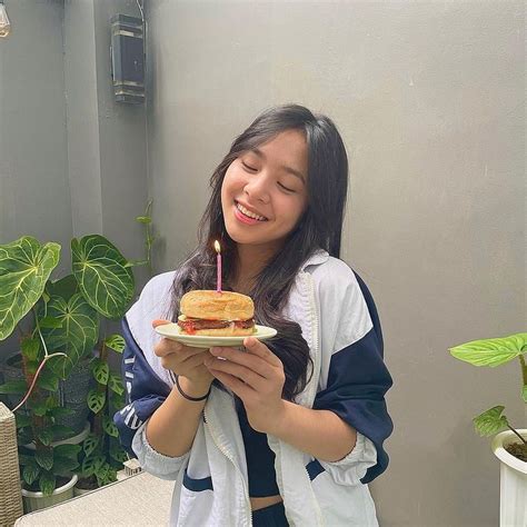 Elegan Saat Hadiri New York Fashion Week Yuk Intip 10 Pesona Zee Jkt48 Yang Berhasil Curi