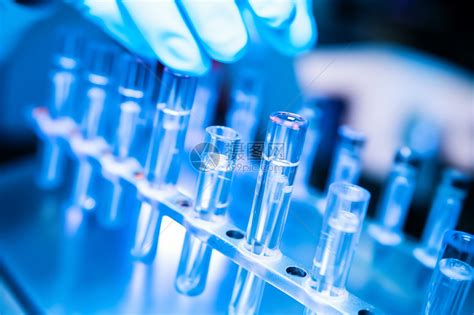 科研人员在做实验使用到各类试管高清图片下载 正版图片600171522 摄图网