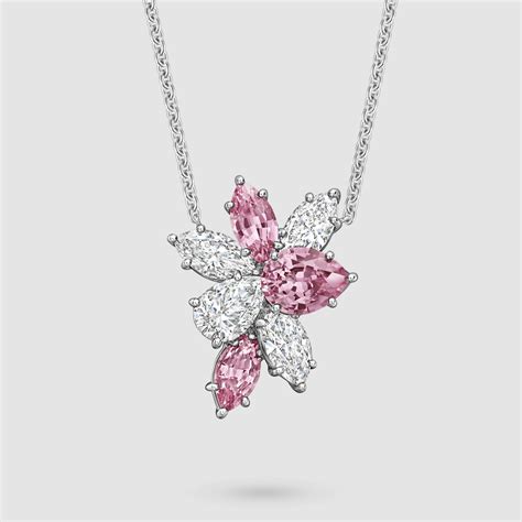 История героя: кластерные украшения Harry Winston