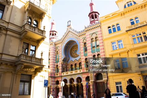 체코 사람과 외국인 여행자 방문 축제 회당 또는 예루살렘 Synagoga 건물 외관에 대한 스톡 사진 및 기타 이미지 건물 외관 건물 정면 건축 Istock