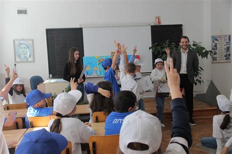Район 🏫Тази седмица зам кметът по образование Даниел Михалев посети децата от 82 ро ОУ