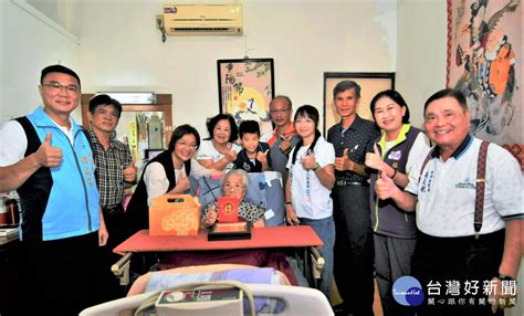 王惠美送100歲人瑞重陽禮金 兒子加碼轉做公益 蕃新聞 王惠美送100歲人瑞重陽禮金 兒子加碼轉做公益 蕃新聞