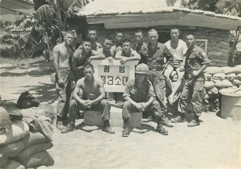 2014년 황적홍 기증 사진베트남 파병 공병대대 제3소대 분대장과 소대원들