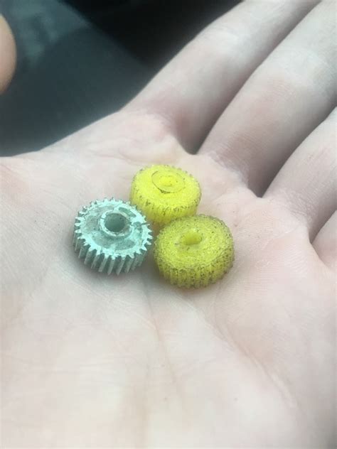 Шестеренка для привода зеркал — Honda Fit 1g 1 3 л 2003 года своими руками Drive2