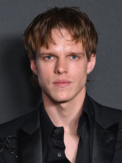 Finn Bennett Actor