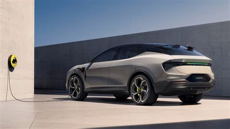 Кроссовер Lotus Eletre точные характеристики и топ версия R мощностью