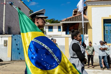 브라질 국기 과시 퍼레이드 학교 축제 리오 데 자네이 국가 브라질 Performance Group에 대한 스톡 사진 및 기타
