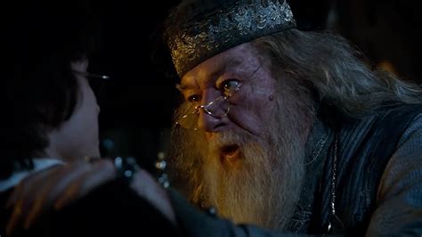 Дамблдор решает об участие Гарри Поттера в турнире Гарри Поттер участвует в турнире