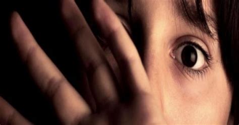 Abusa per anni della figlia enne scoperto perché aspetta un figlio da lei