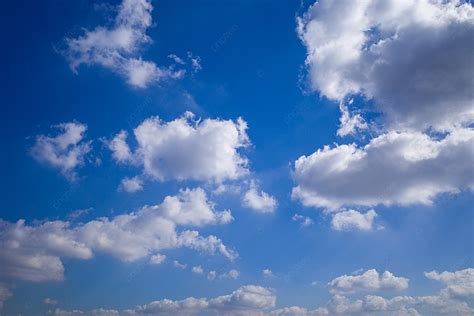고 화질 실제 촬영 푸 른 하늘 흰 구름 하늘 스티커 무늬 촬영 소재 푸른 하늘과 흰 구름 바 이윤 파란 하늘 배경 일러스트 및 사진 무료 다운로드 Pngtree