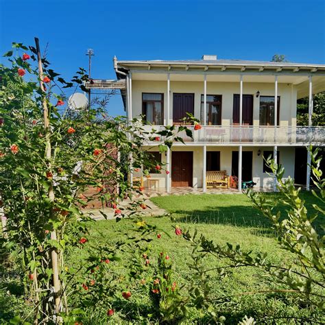 ჰოუმ ინნ Home Inn სამეგრელო ერთ კლასში ისხდნენ ზვიად გამსახურდია მერაბ კოსტავა გურამ