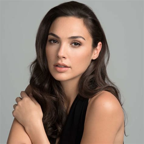 Future Wonder Woman On Perfume And Makeup Gal Gadot Wonder Woman Gal