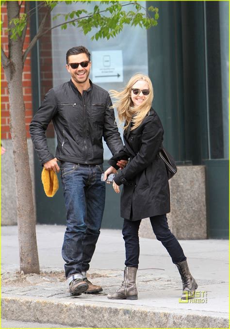 Amanda Seyfried And Dominic Cooper Kiss Kiss Photo 2446565 Amanda