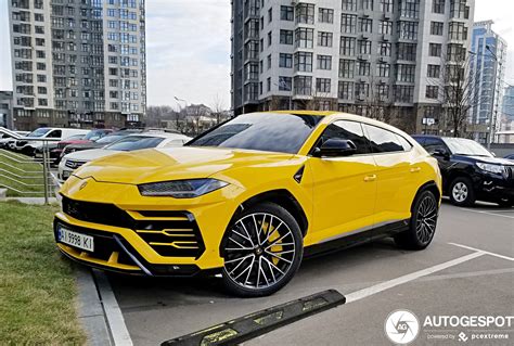 В Киеве засветились сразу два кроссовера Lamborghini | ТопЖыр